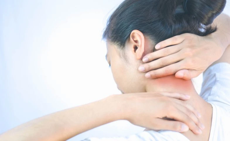 5 Penyebab Utama Sakit Kepala Belakang & Cara Mengatasinya yang Tepat