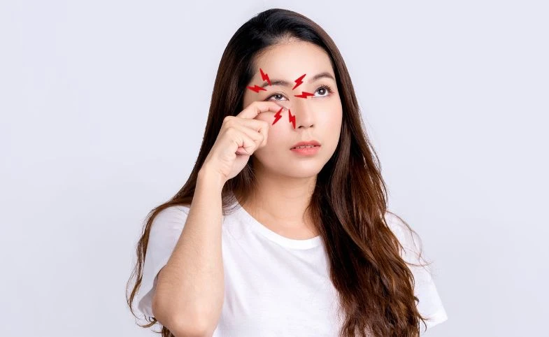 Arti Kedutan Mata Kanan Atas, Penyebab, & Cara Mengatasinya